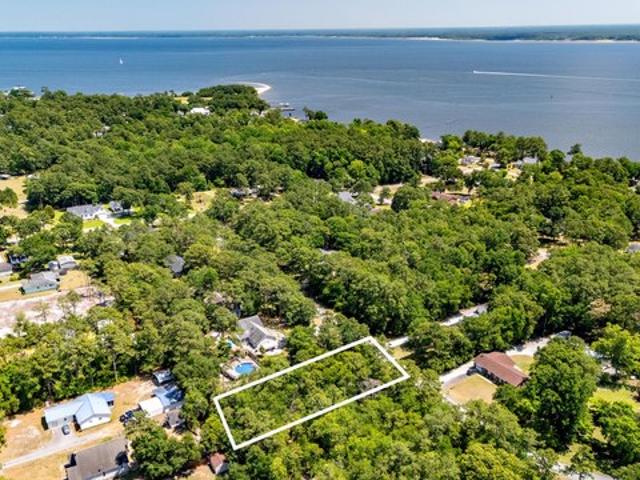 114 Lakeshore Dr, Minnesott Beach, NC 28510