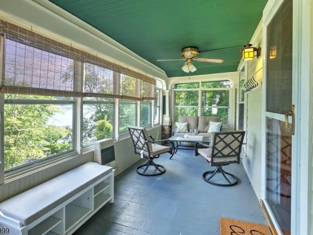 114 Lakeside Dr