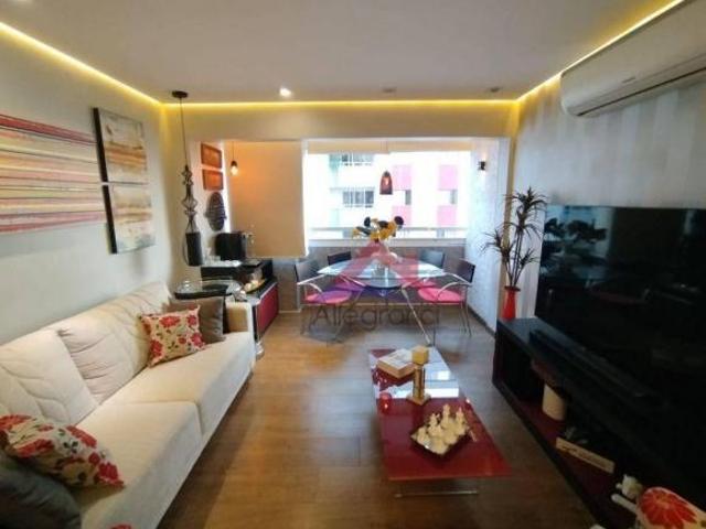 114 m2 decorados com muito bom gosto e sofisticação, 3 quartos e 2 vagas cobertas independentes, ar