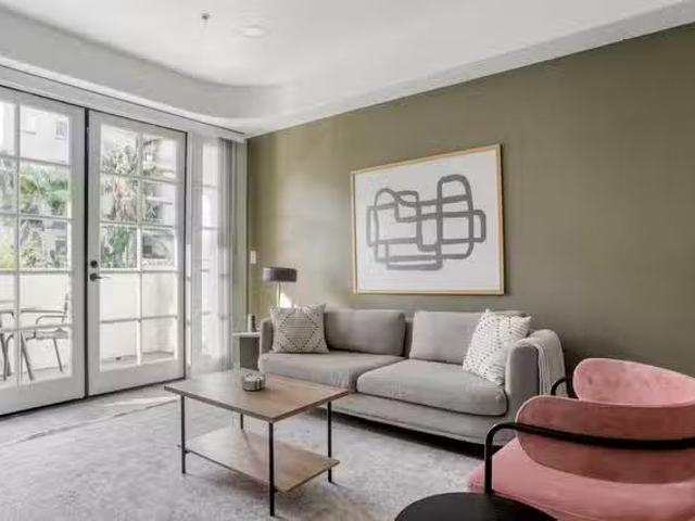 114 N Doheny Dr, Beverly Grove 2 Bedroom 2 Bath