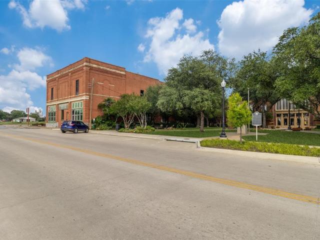 114 N Houston Avenue