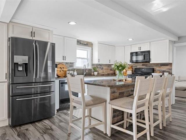 114 N Penn St, Lisbon, IA 52253