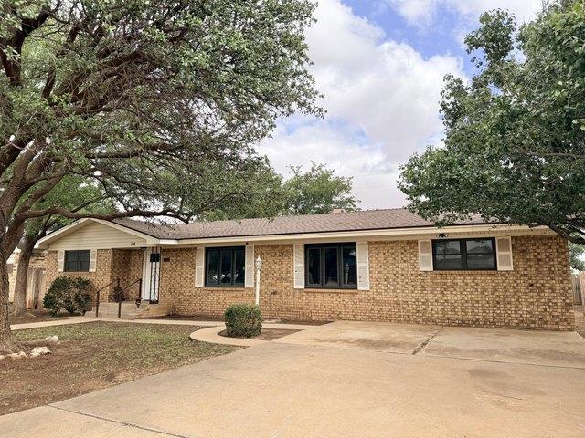 114 NE 26th St, Lamesa, TX 79331