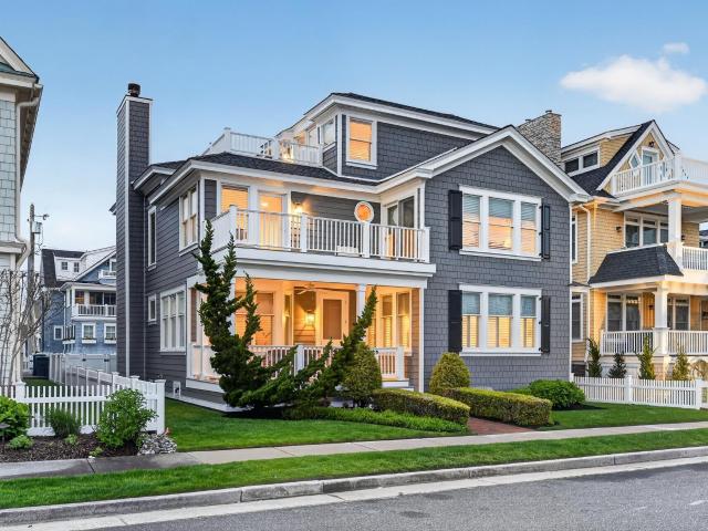 114 S 15th Ave