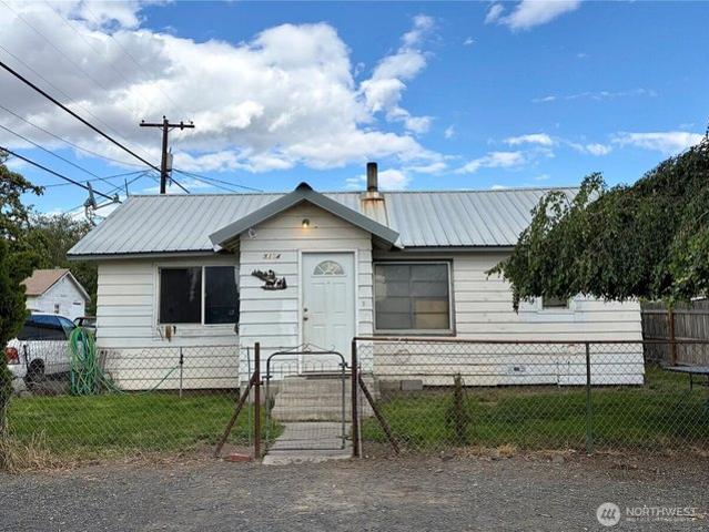 114 S 3rd St, Coulee City, WA 99115