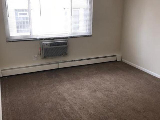 114 South 1 Bedroom Apartment for Rent at 1458 W 114th St, Cleveland, OH 44102 Edgewater