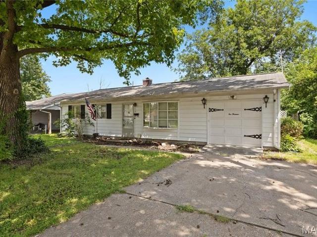 114 Saint James Ln, East Saint Louis, IL 62206