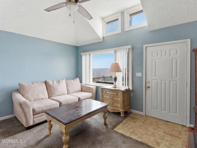 114 Shoreland Circle