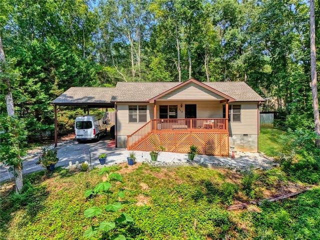 114 Summersweet Ln, Seneca, SC 29672