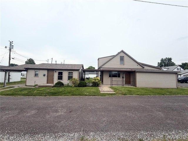 114 Park Ave, Dupo, IL 62239