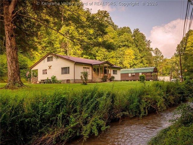 114 Pebbles Dr, Alkol, WV 25501