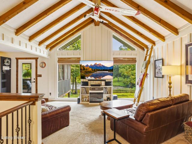 114 Pine Creek Trail