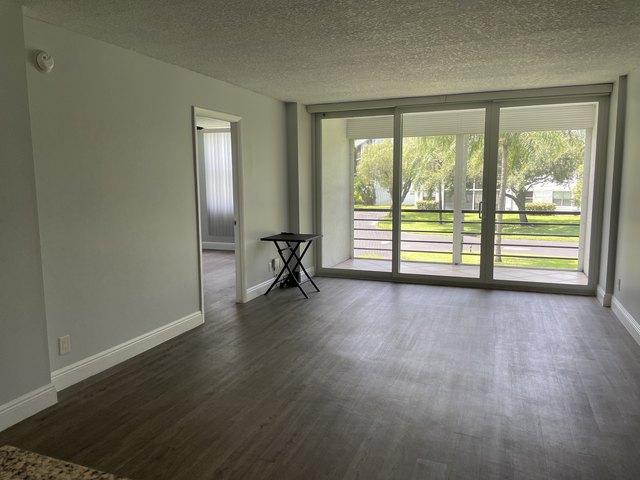 114 Royal Park Dr Apt 2A, Oakland Park, FL 33309