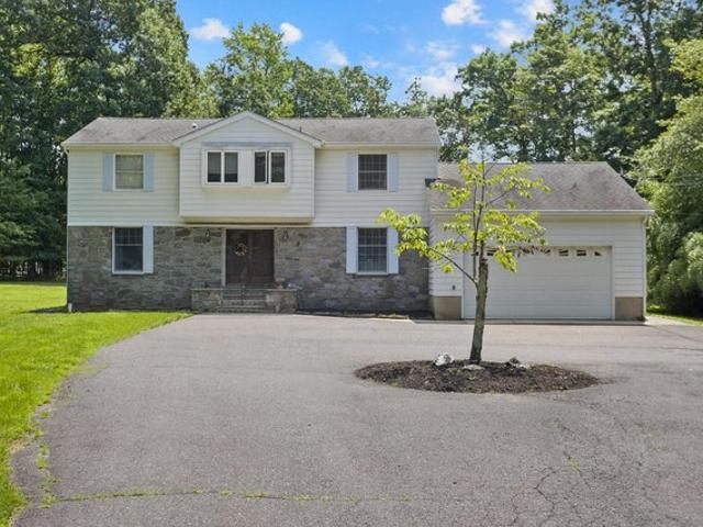 114 Robbinsville Edinburg Rd, Robbinsville, NJ 08691