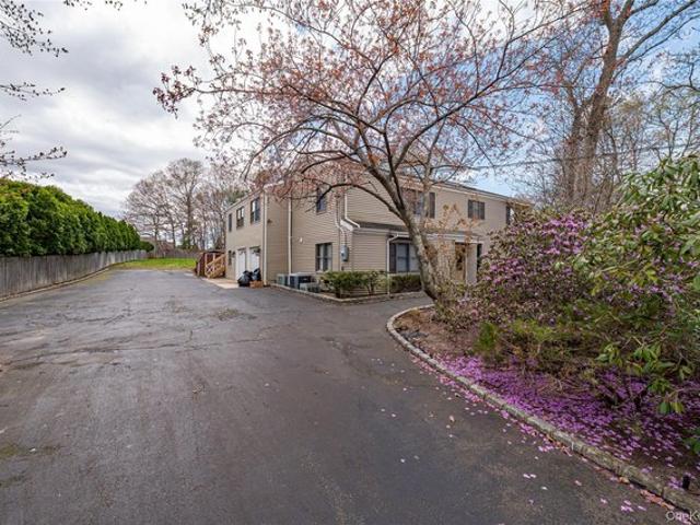 114 Randall Rd, Shoreham, NY 11786