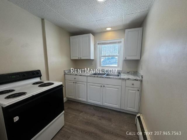 114 Riverside Dr. Apt 2 beds, 1 full bath