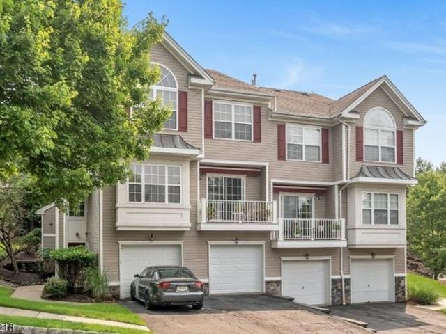 114 Ridge Dr, Pompton Lakes, NJ 07442