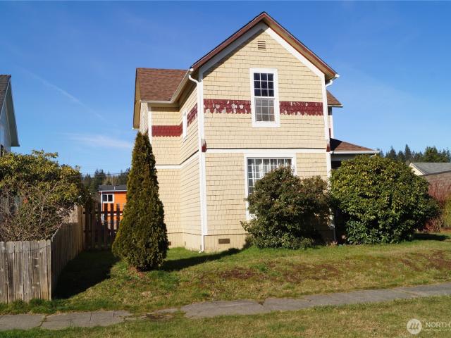 114 W 4th St, Aberdeen, WA 98520 | MLS #2480 | Compass