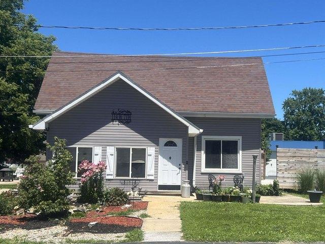 114 W 7th St, Burlington, IN 46915