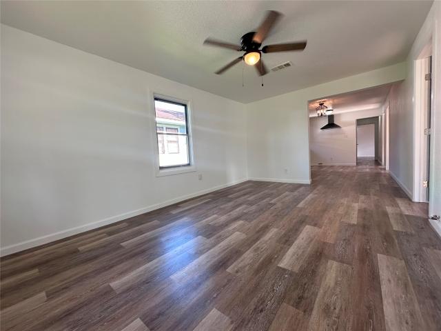 114 W Alfred St, El Campo, TX 77437 | MLS #17766 | Compass