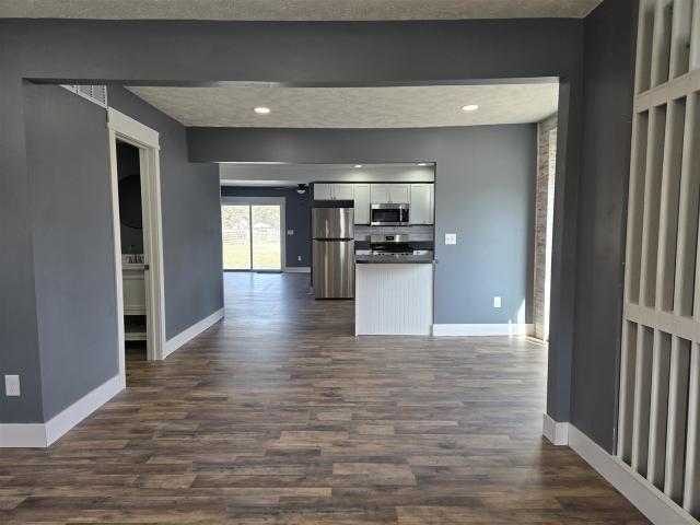 114 W Berry Avenue