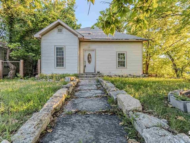 114 W Chestnut St, Junction City, KS 66441