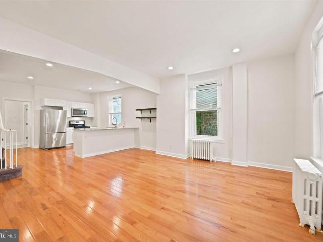 114 W Salaignac Street