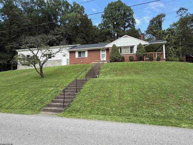 114 Woodlyn Dr, Weston, WV 26452