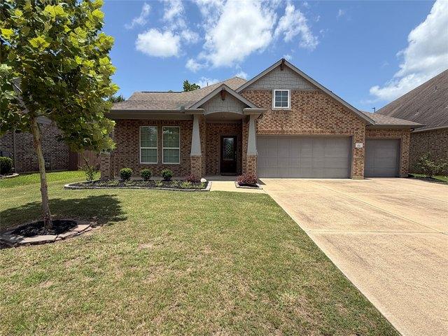 114 Woodridge Xing, Clute, TX 77531