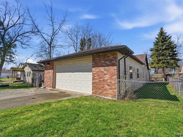 114 Waterly Ave, Waterford Township, MI 48328