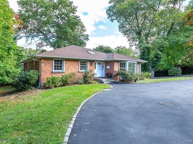 114 Tara Dr, East Hills, NY 11576