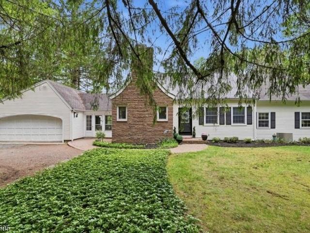 114 Upper Sunset Dr, Washington Township, NJ 07853