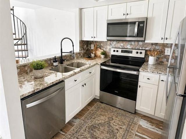 11540 N May Unit 207E Avenue # 207E