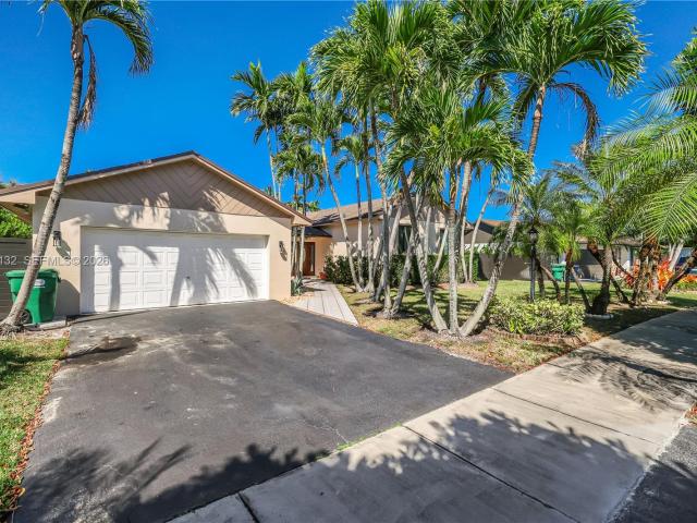 11541 SW 100th St, Miami, FL 33176 | MLS #A11982 | Compass
