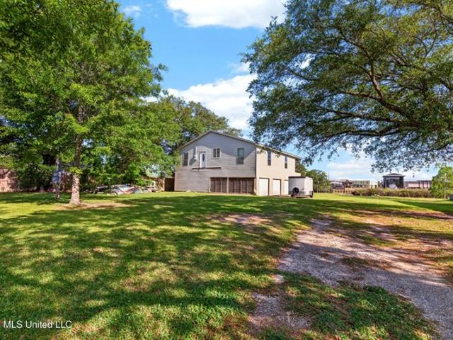 11548 Bayou View Dr, Bay Saint Louis, MS 39520