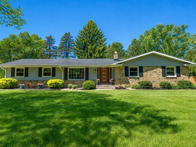 11549 N Meadowbrook Dr, Mequon, WI 53097