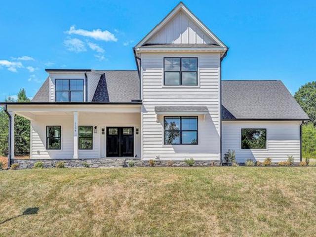 1154 Barrow Hills Dr, Huddleston, VA 24104