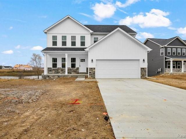 1154 Brendan Bay Dr, Grand Blanc, MI 48439
