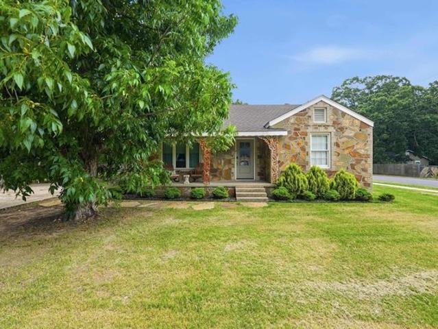 1154 Donaghey Ave, Conway, AR 72034