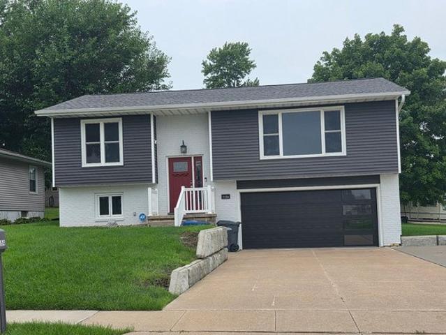 1154 Jefferies Dr, Clinton, IA 52732