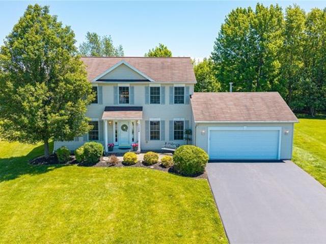 1154 Sweet Creek Cir, Webster, NY 14580