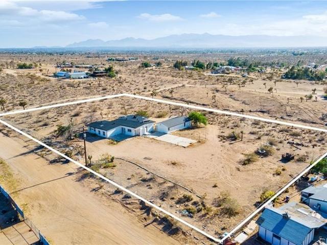 11550 Cactus Dr, Phelan, CA 92371
