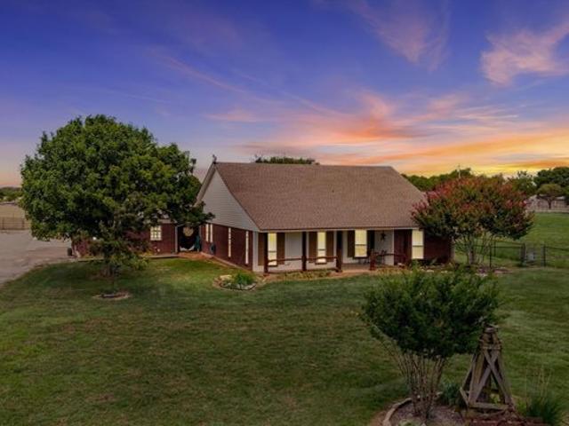 11555 Plainview Rd, Krum, TX 76249