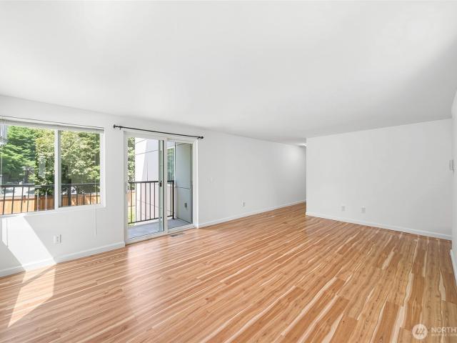 11556 Greenwood Ave N, Unit 105, Seattle, WA 98133 | MLS #2497