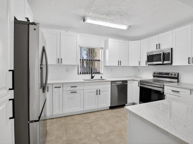 11556 NW 1st St, Plantation, FL 33325