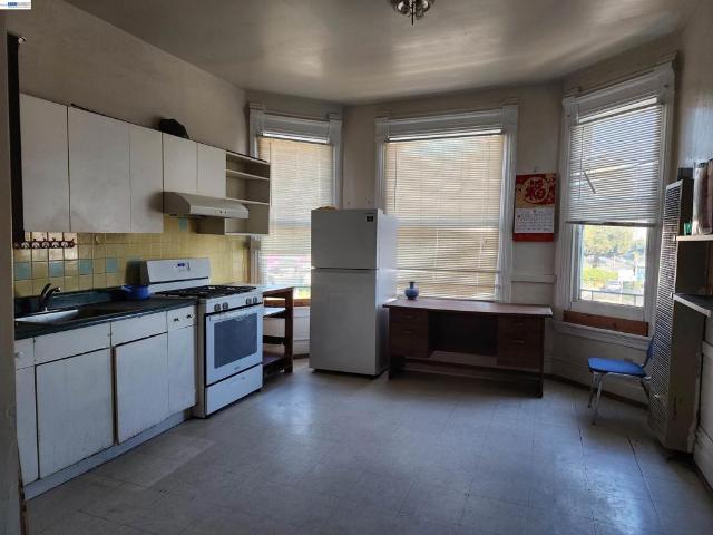 1155 International Blvd