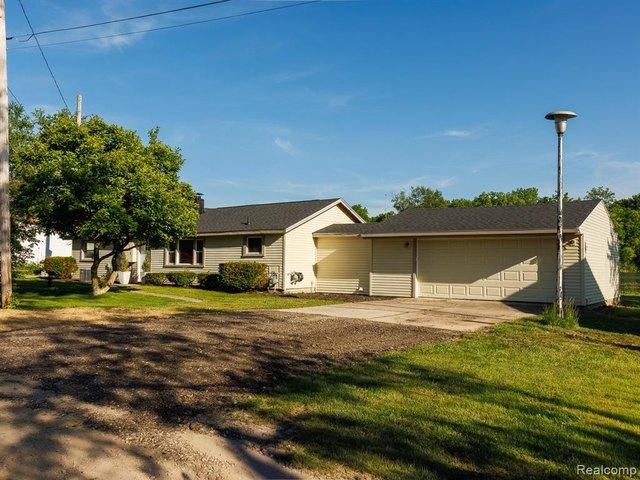 11560 Island Ct, Hartland Township, MI 48353