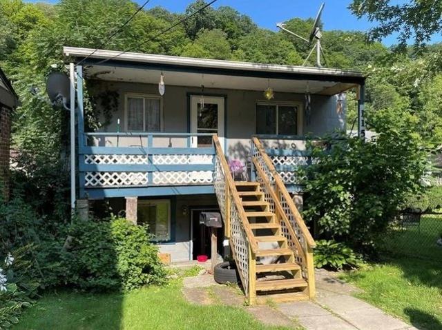 1156 North Ave, Pitcairn, PA 15140