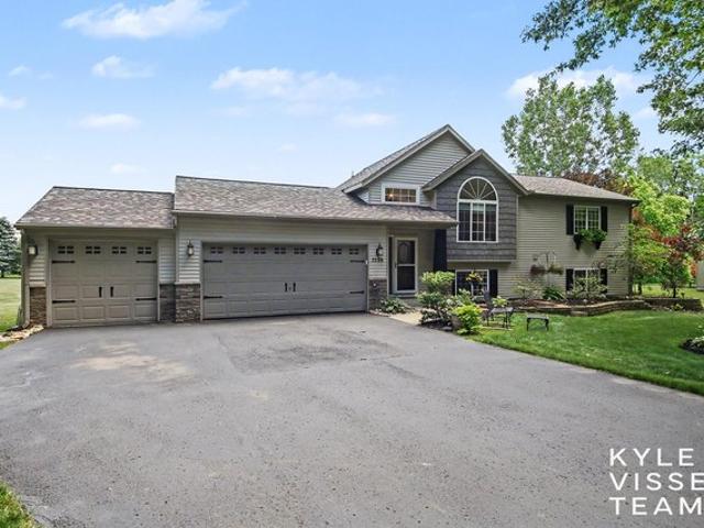 1156 Cumberland Ave SE, Lowell, MI 49331
