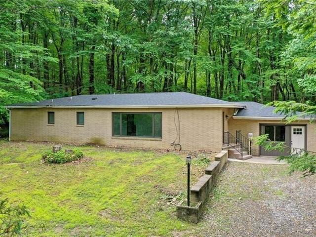 1156 Cole Rd, Apollo, PA 15613